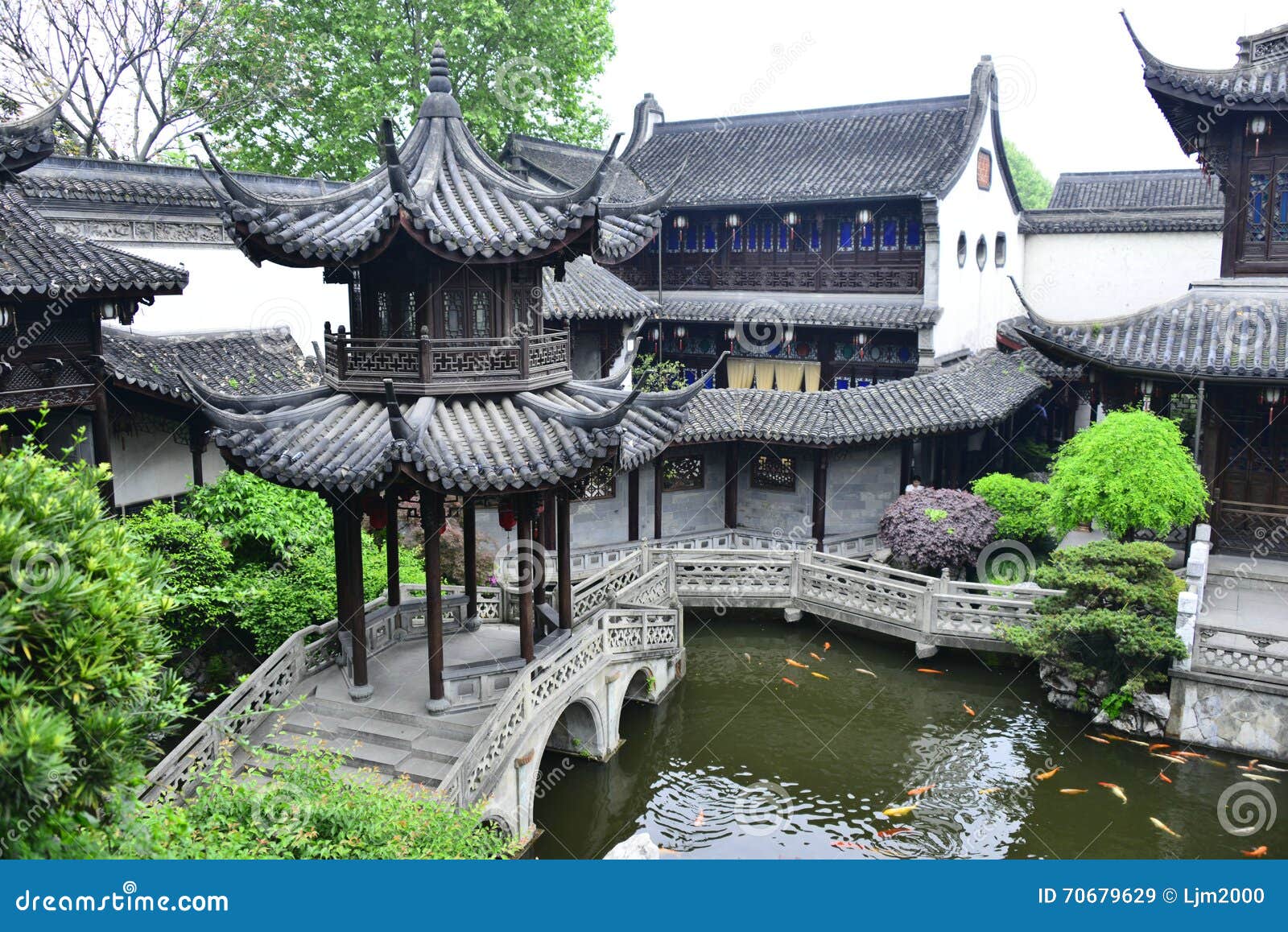 Residencia De Lujo Tradicional Antigua China Imagen de archivo - Imagen ...