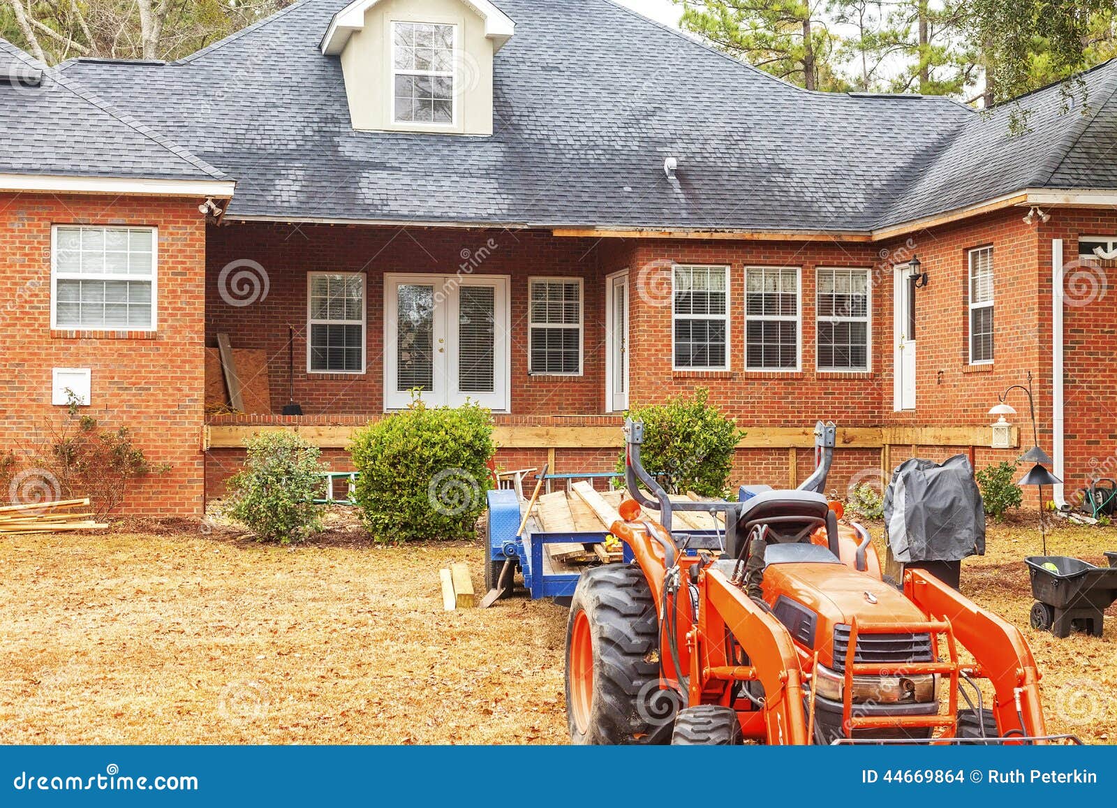 Residential House Under Construction Stock Photo - Image of material ...