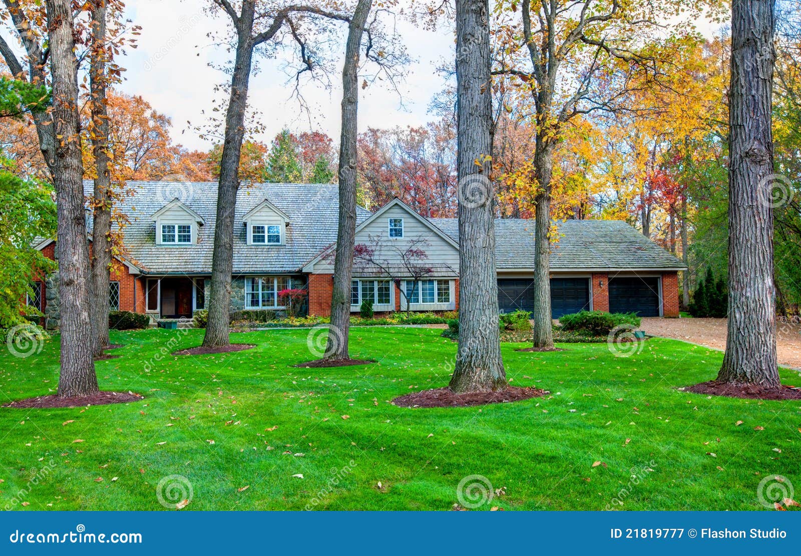Residential House in Wooded Area Stock Image - Image of brick, cedar ...