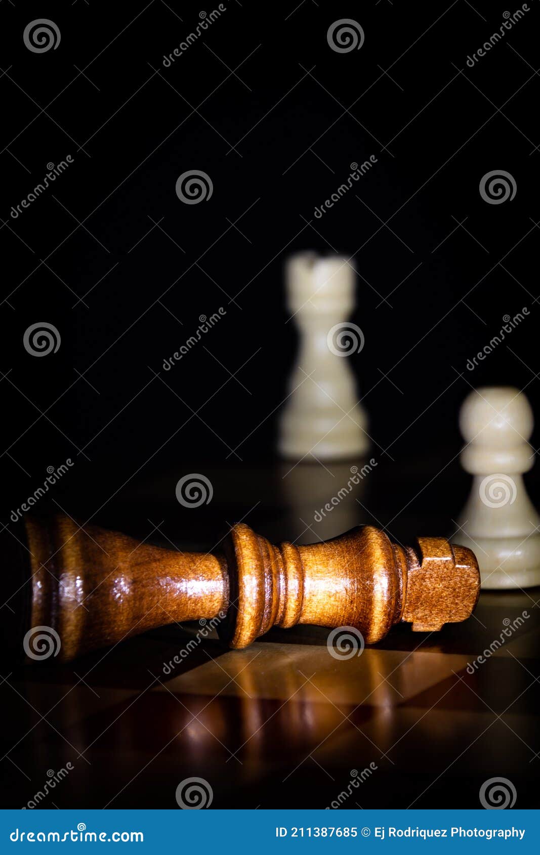 Resigned King stock image. Image of leader, challenge - 211387685