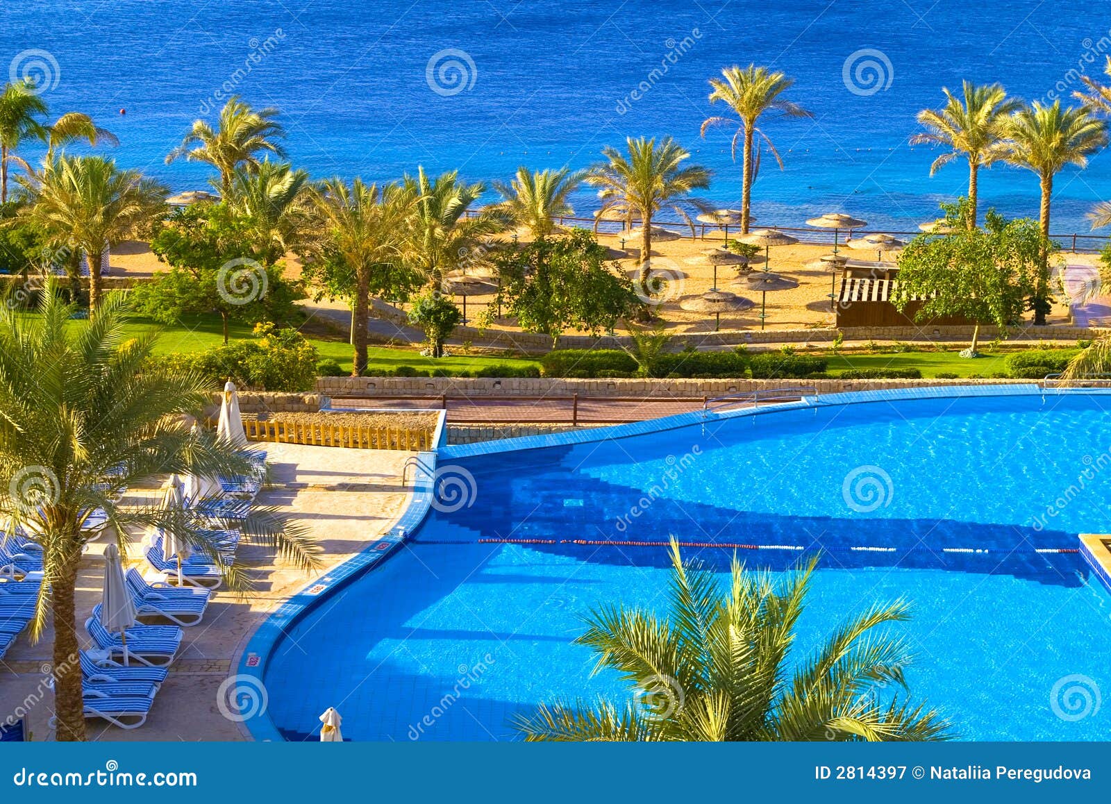Resort Swimming Pool on the Se Stock Image - Image of leisure, paradise ...
