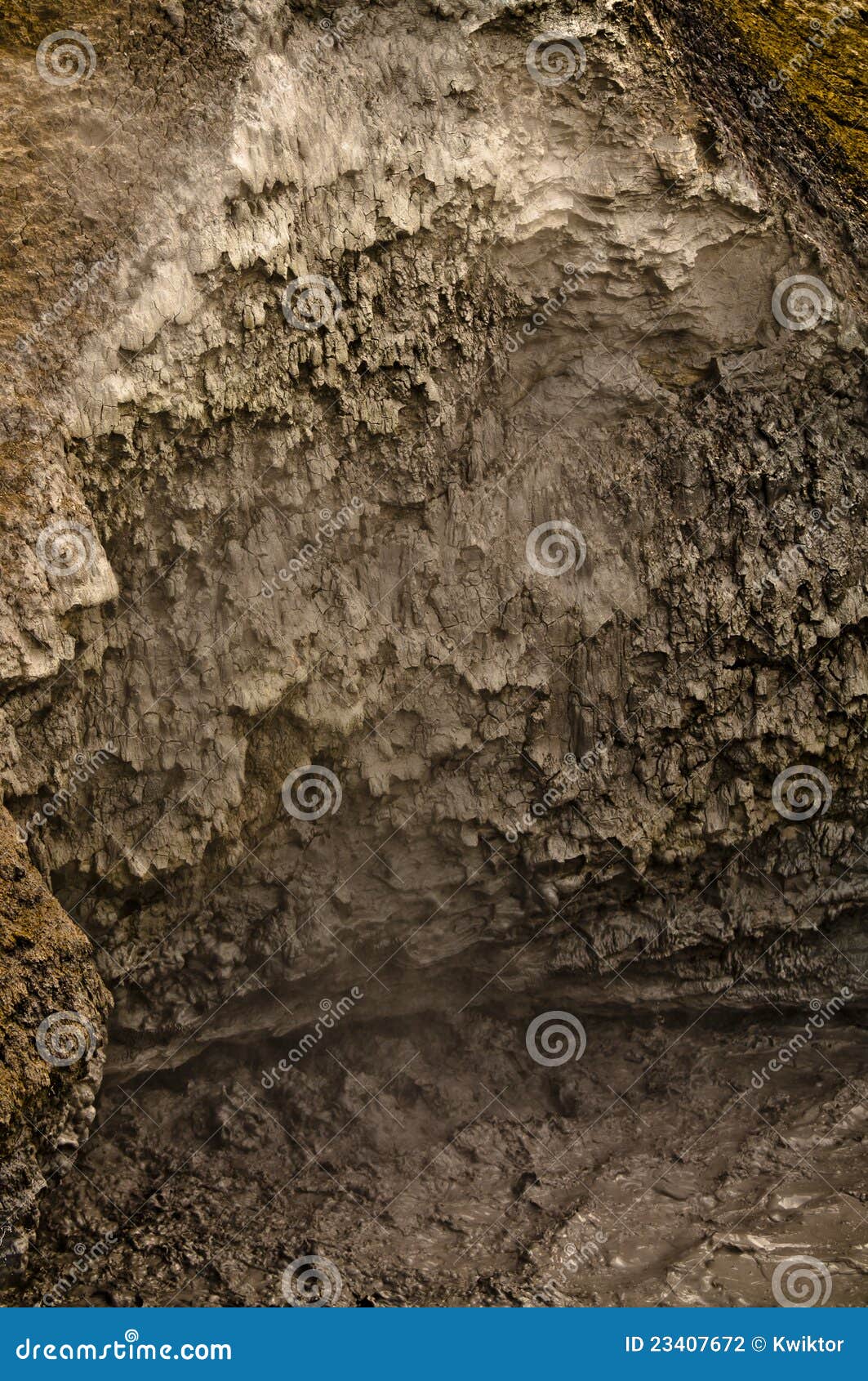 Resorte De La Boca Del Dragón Foto de archivo - Imagen de verde, rocoso ...