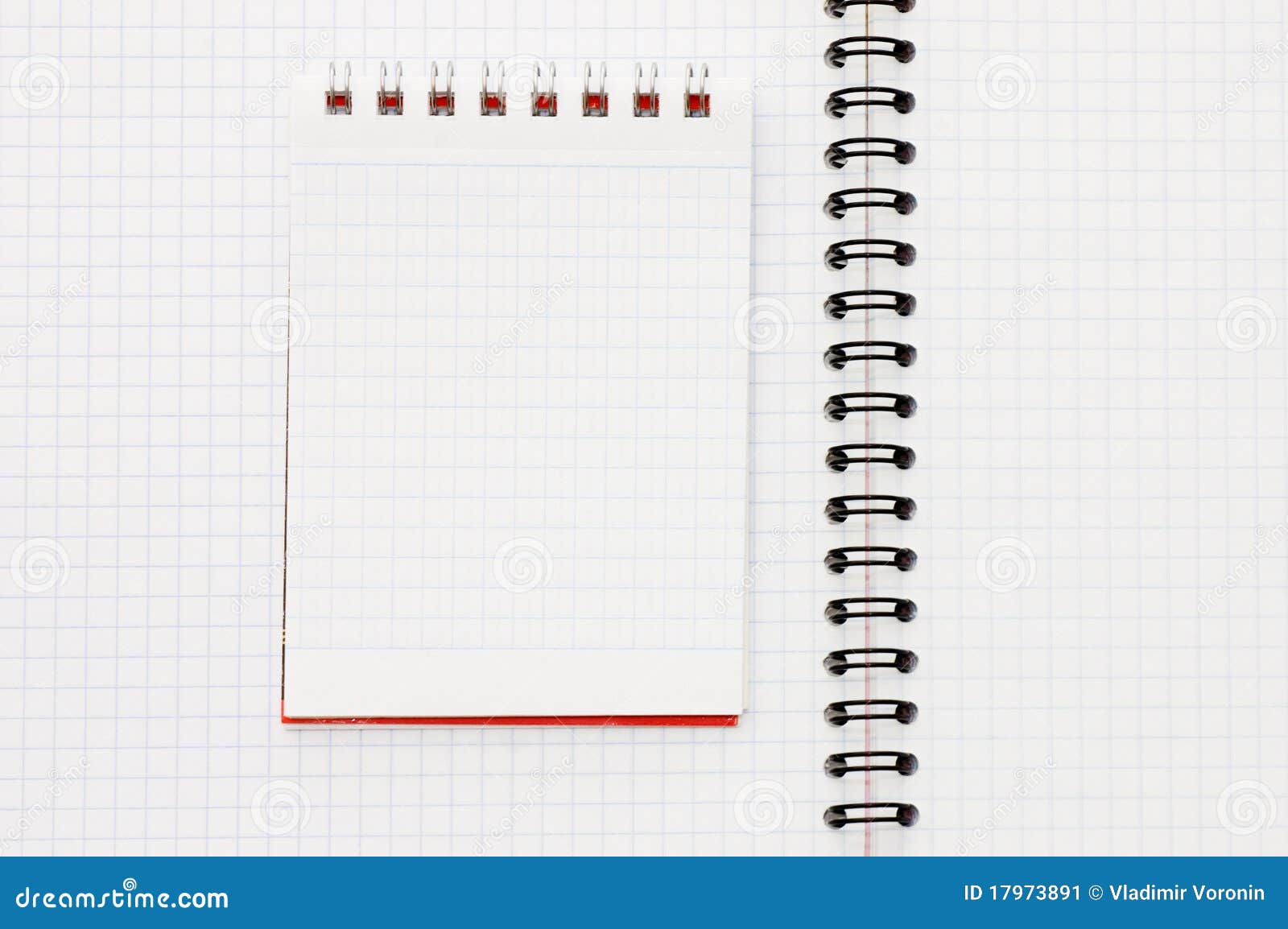 Resorte en un cuaderno imagen de archivo. Imagen de anillo - 17973891