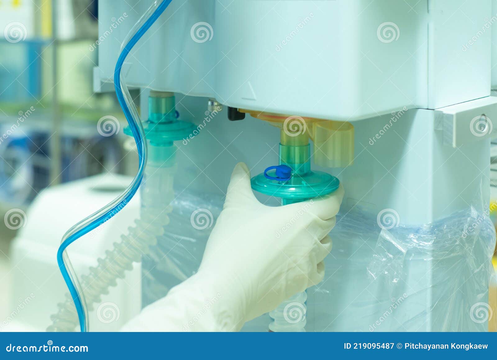 Respiratory Connection Tube, HME Filter, Carbon Dioxide Sensor And ... Respiratory Connection Tube, HME Filter, Carbon Dioxide Sensor And ...