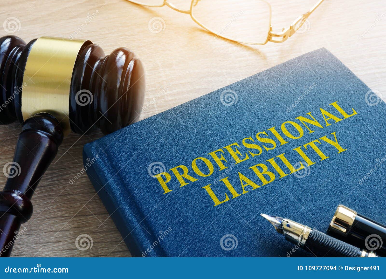 Responsabilidad Profesional En Una Tabla Foto de archivo - Imagen de ...