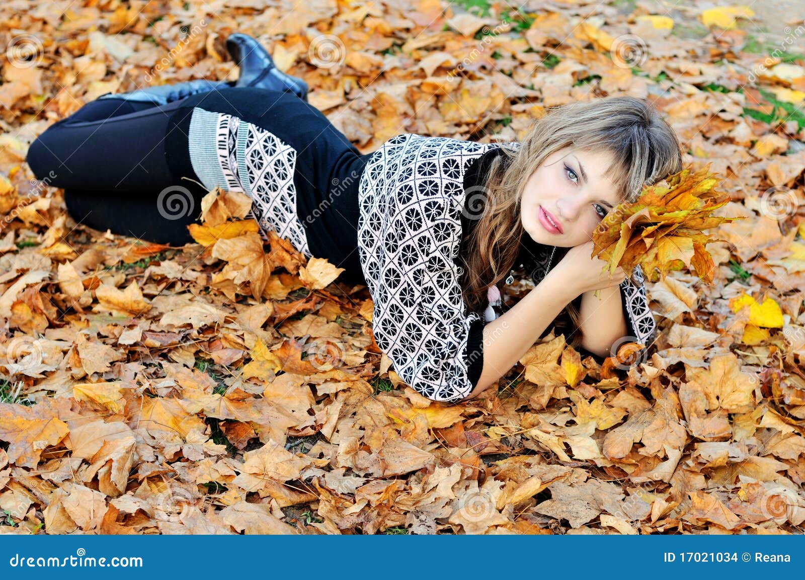 Rest in park stock photo. Image of foliage, outdoors - 17021034