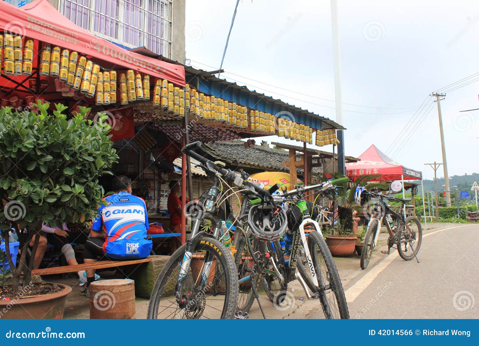 The rest stop editorial photo. Image of rest, bike, longquanyi - 42014566