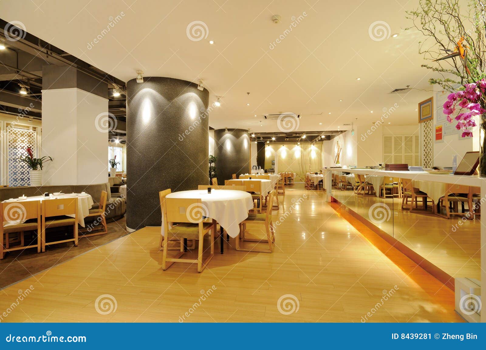 Restaurant Picture. Image: 8439281