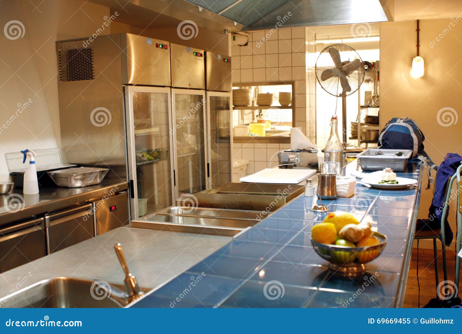 Restaurant counter view editorial image. Image of kitchen - 69669455