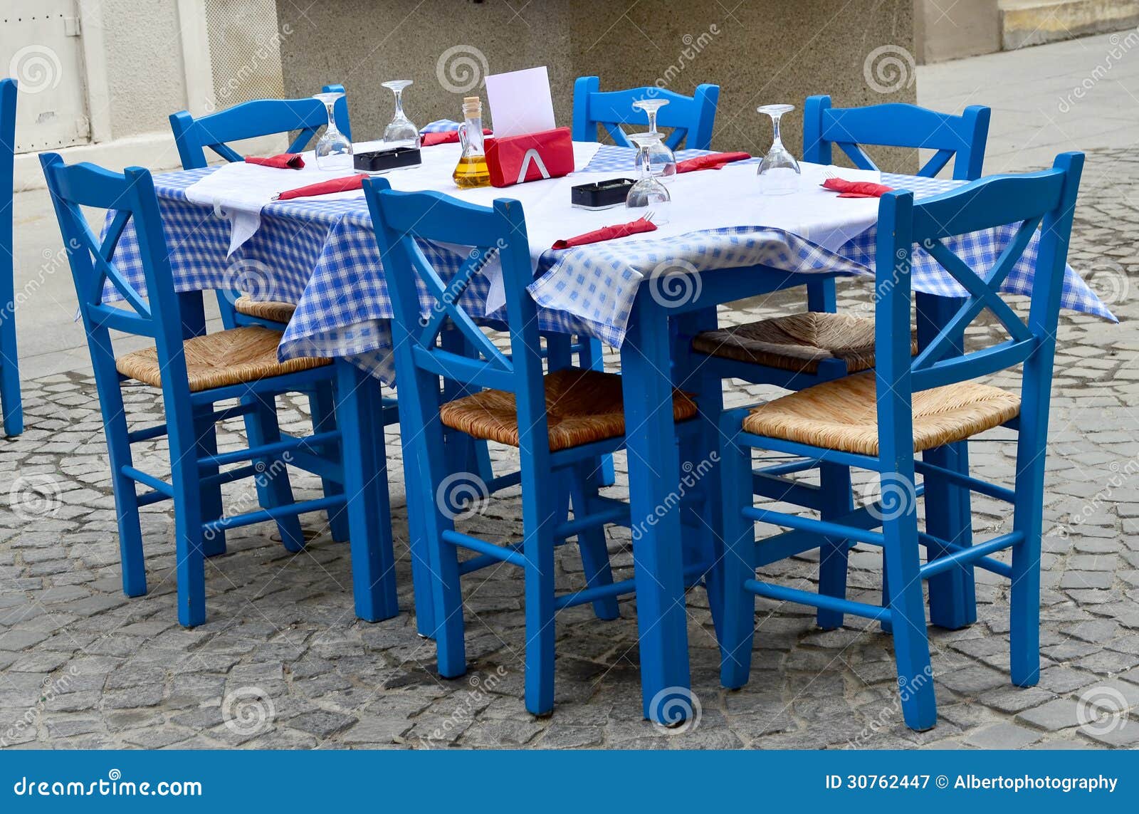 Restaurant grec image stock. Image du île, égéen, calme - 30762447