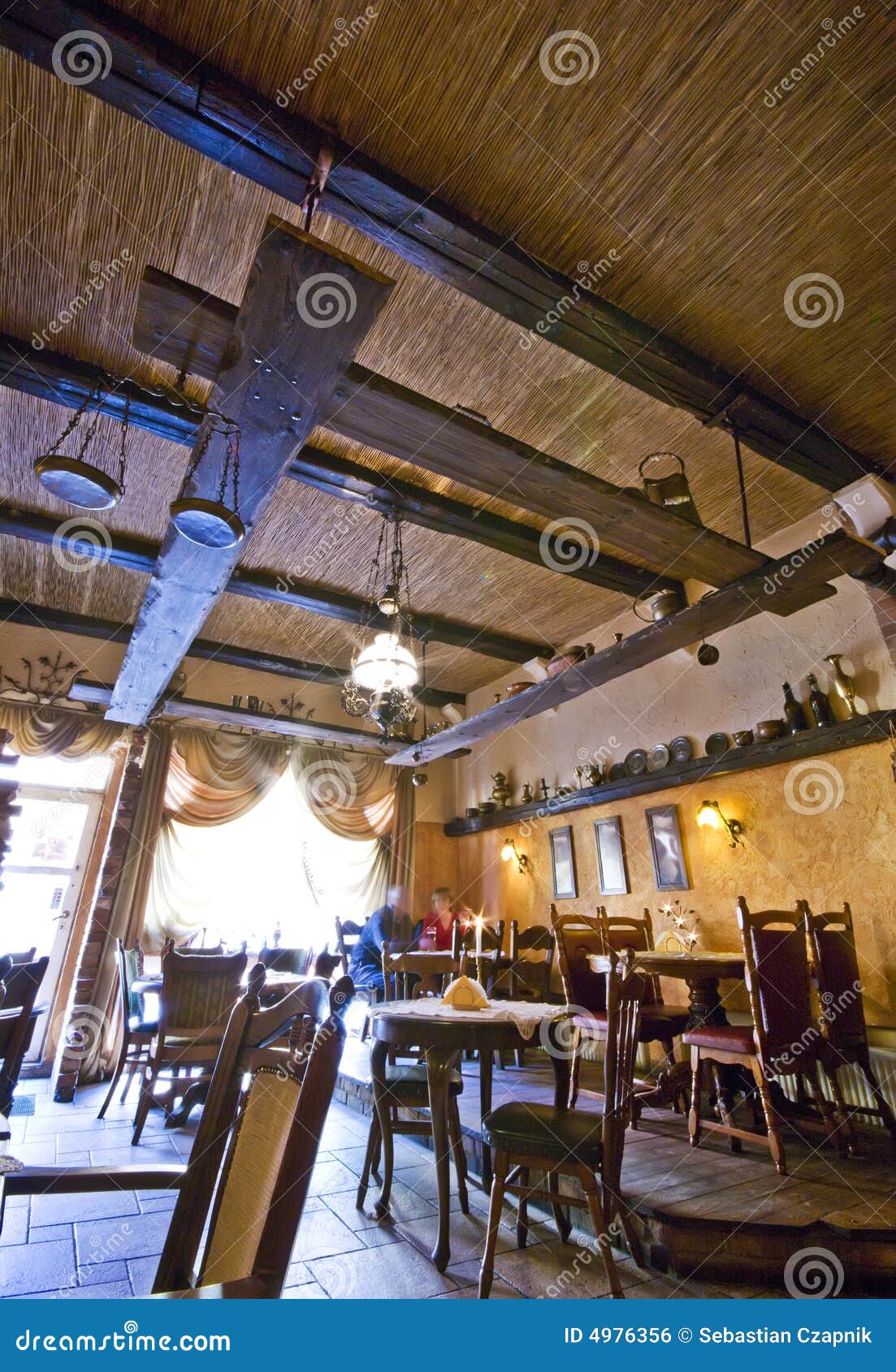 Restaurant rustique photo stock. Image du européen, wide - 4976356