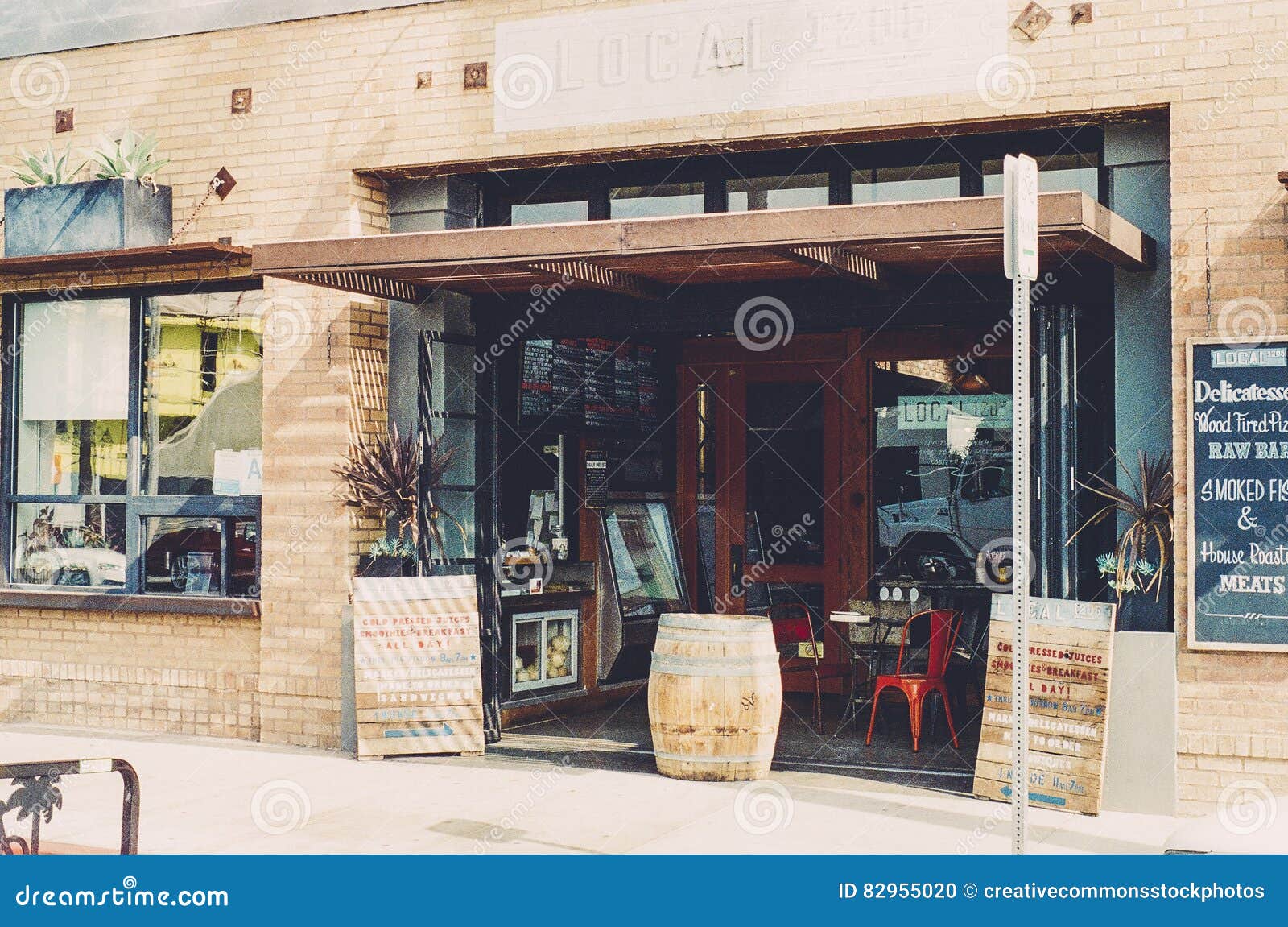 Restaurant Storefront Picture. Image: 82955020