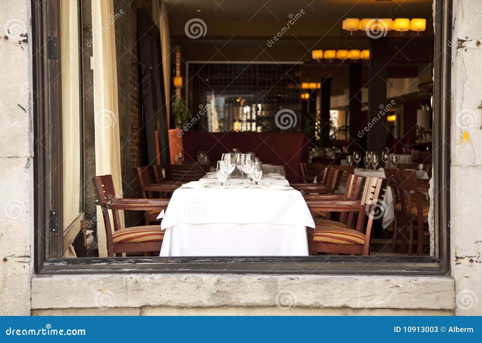 Restaurant table setting stock image. Image of bistro - 10913003