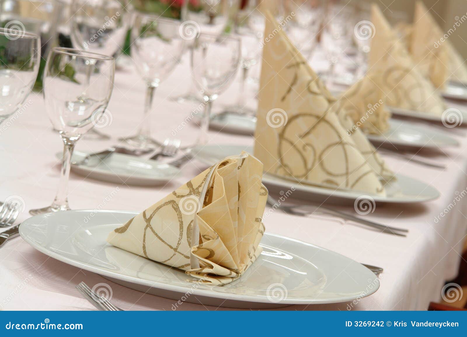 Restaurant table setting stock photo. Image of serviettes - 3269242