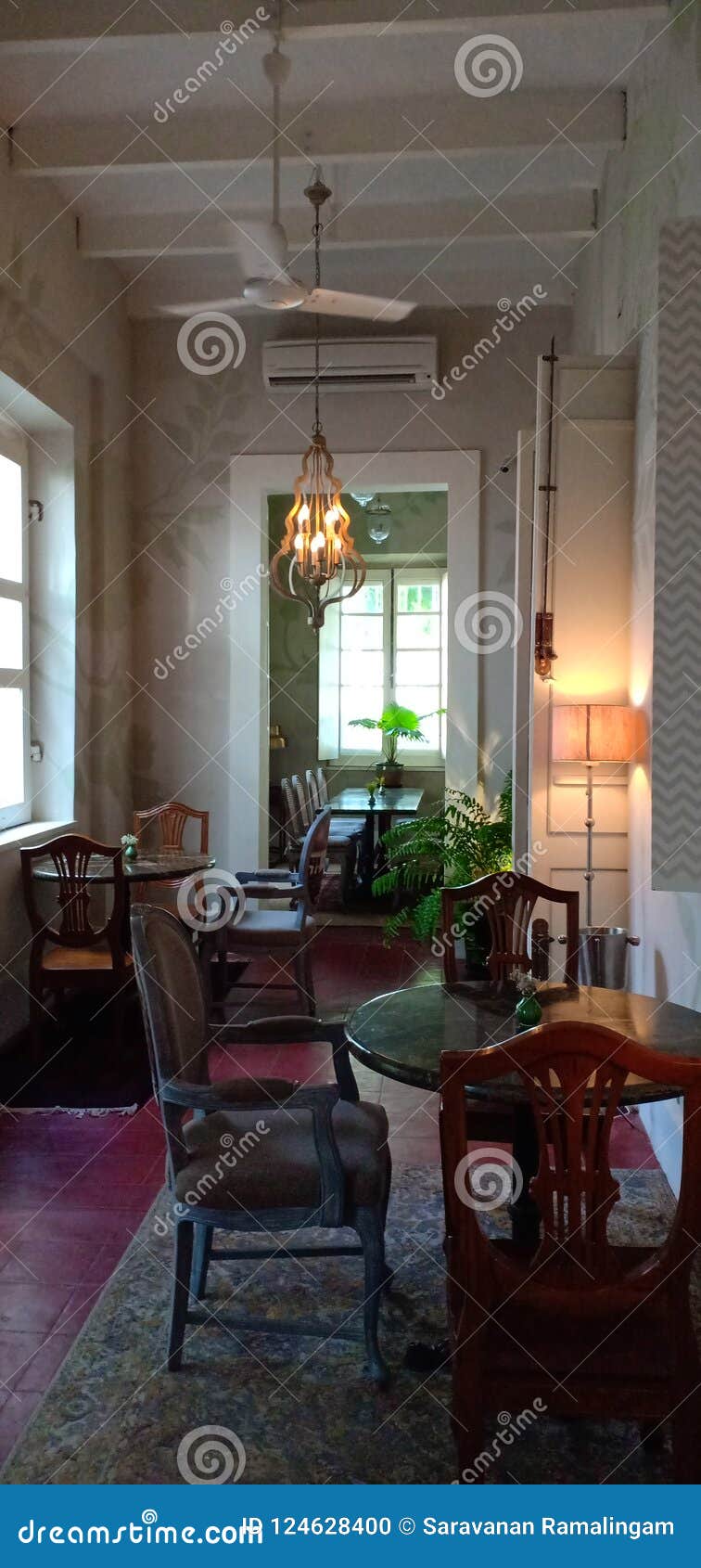 RESTAURANTE CHIQUE foto de stock. Imagem de restaurante - 124628400