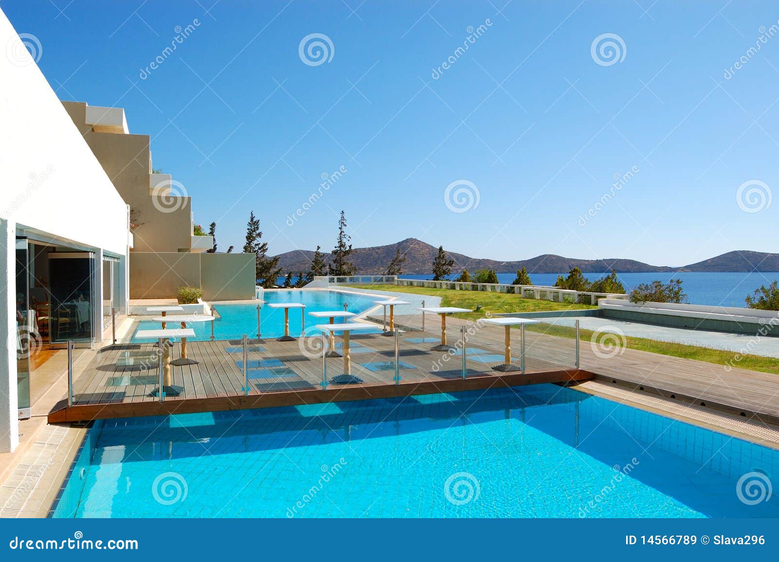 Restaurante E Piscina No Hotel De Luxo Imagem de Stock - Imagem de ...