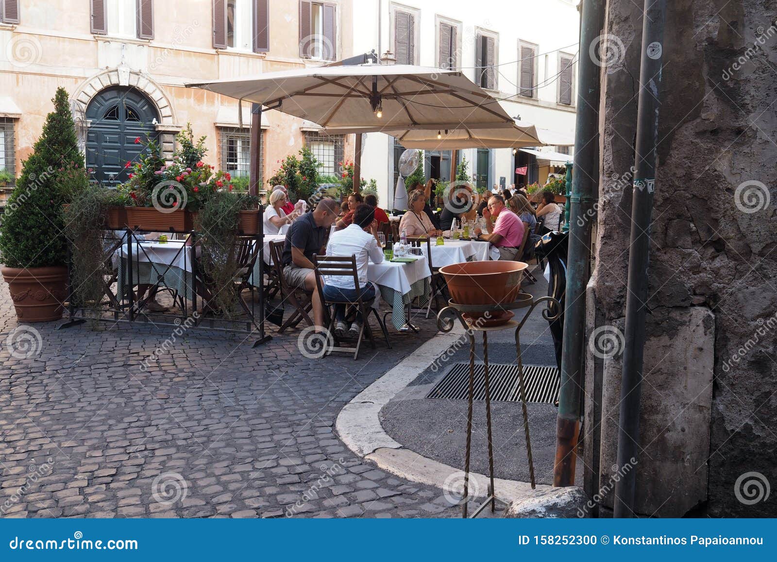 Restaurante En El Centro De Roma, Italia Imagen editorial - Imagen de ...
