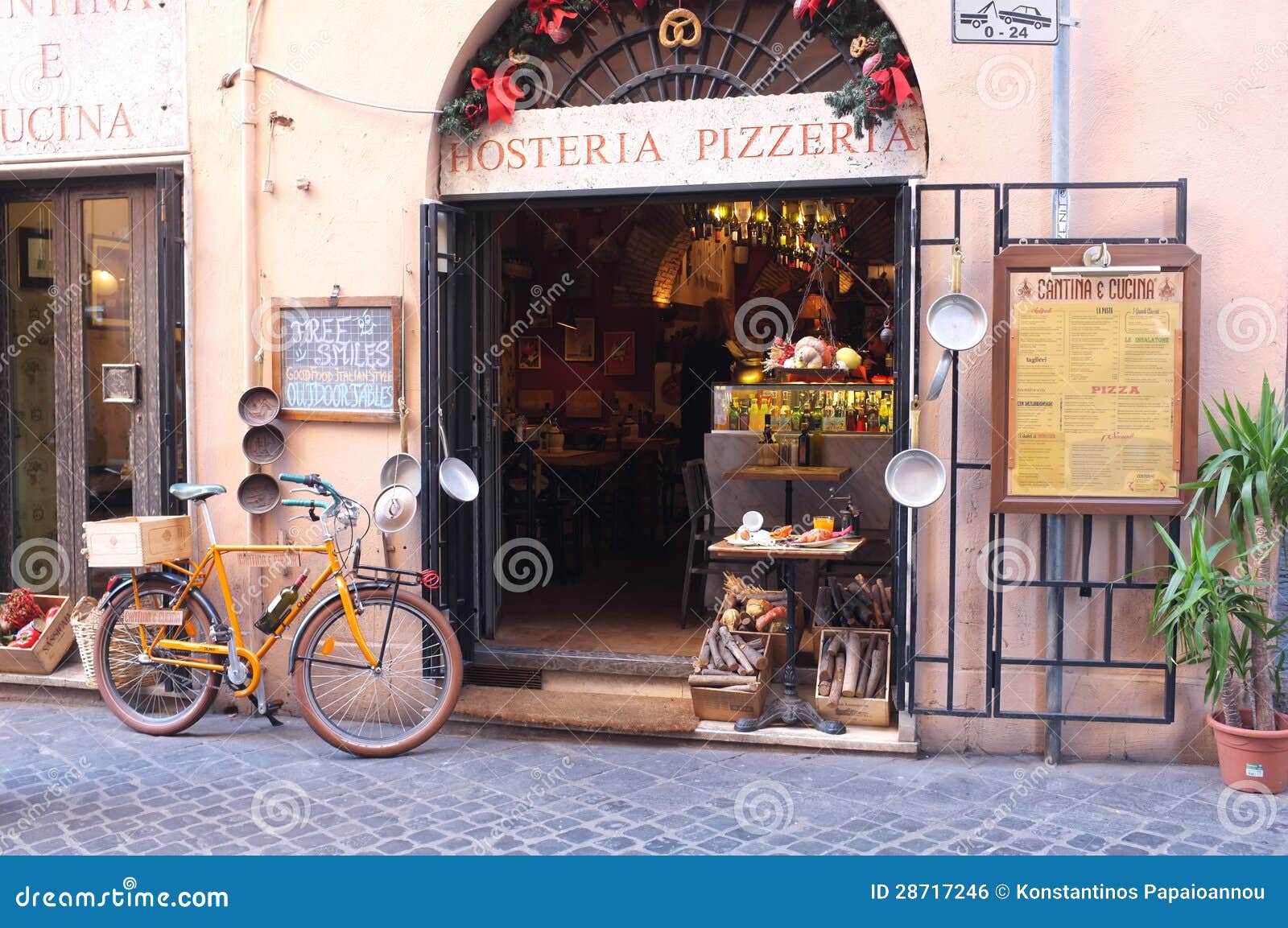 Restaurante italiano foto editorial. Imagem de coquetel - 28717246