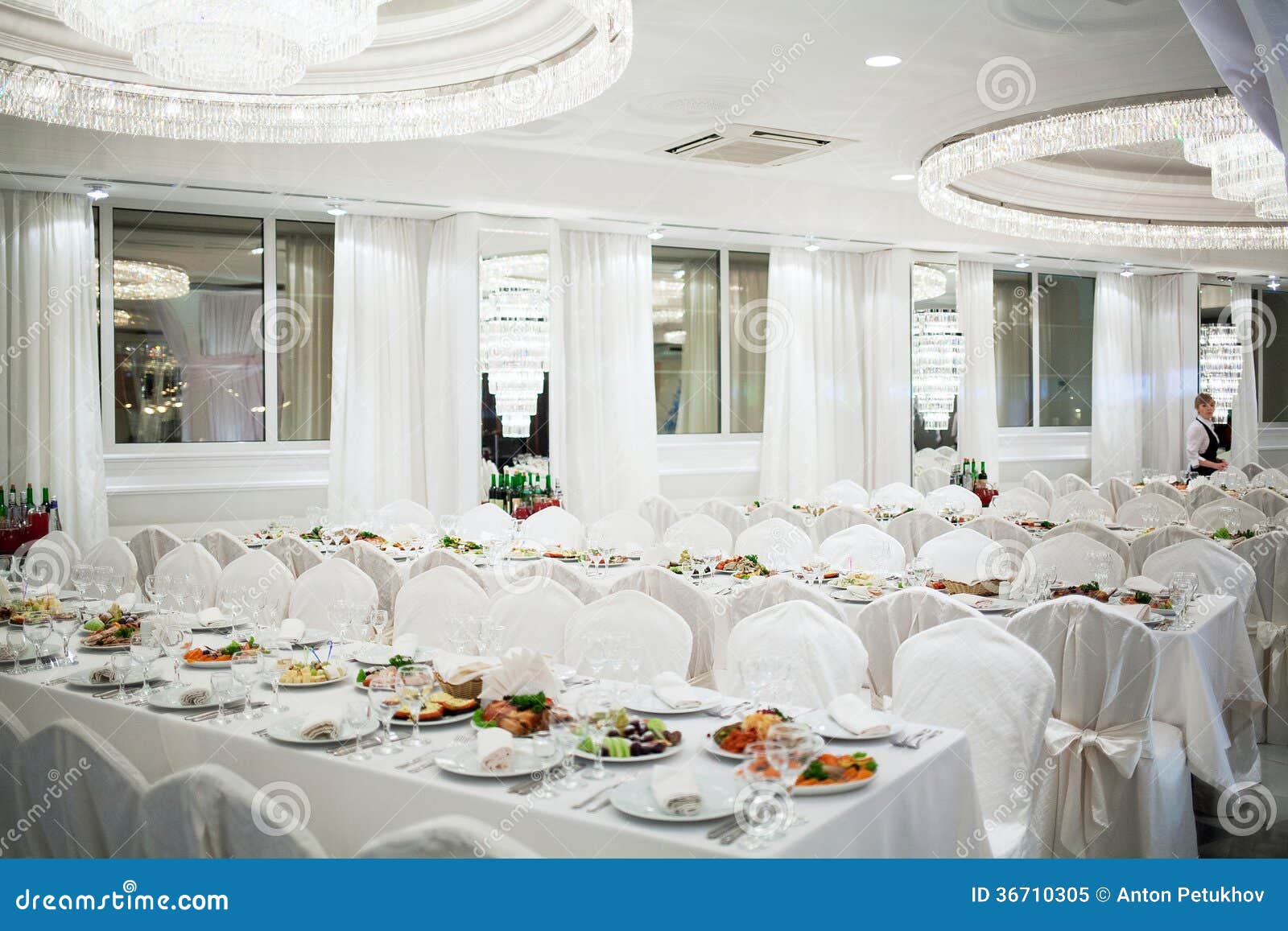 Restaurante lujoso imagen de archivo. Imagen de moderno - 36710305