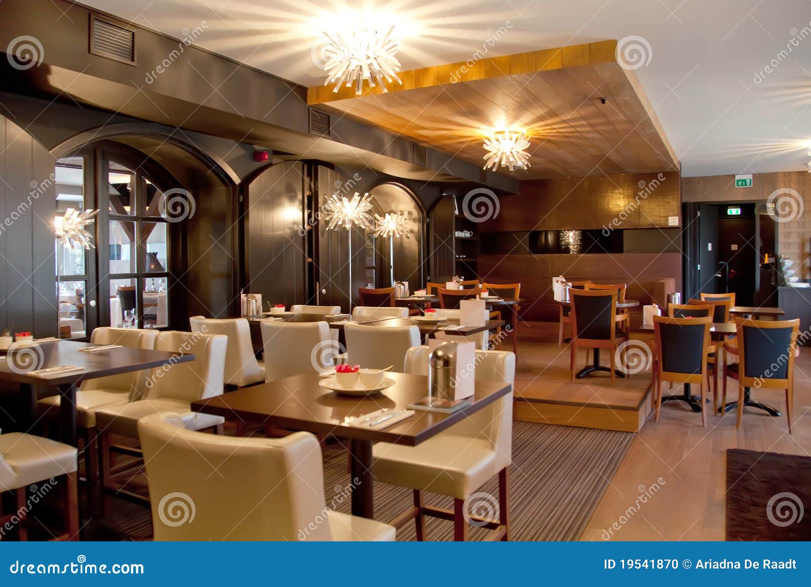 Restaurante moderno foto de stock. Imagem de restaurante - 19541870