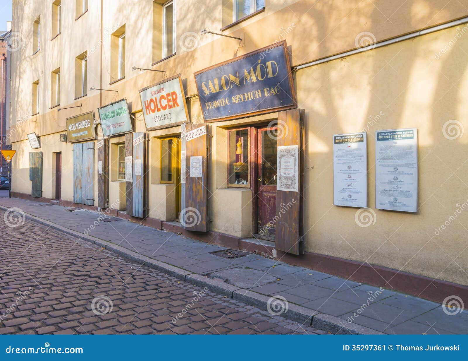 Restaurante Na Rua De Szeroka - Krakow Imagem de Stock - Imagem de ...