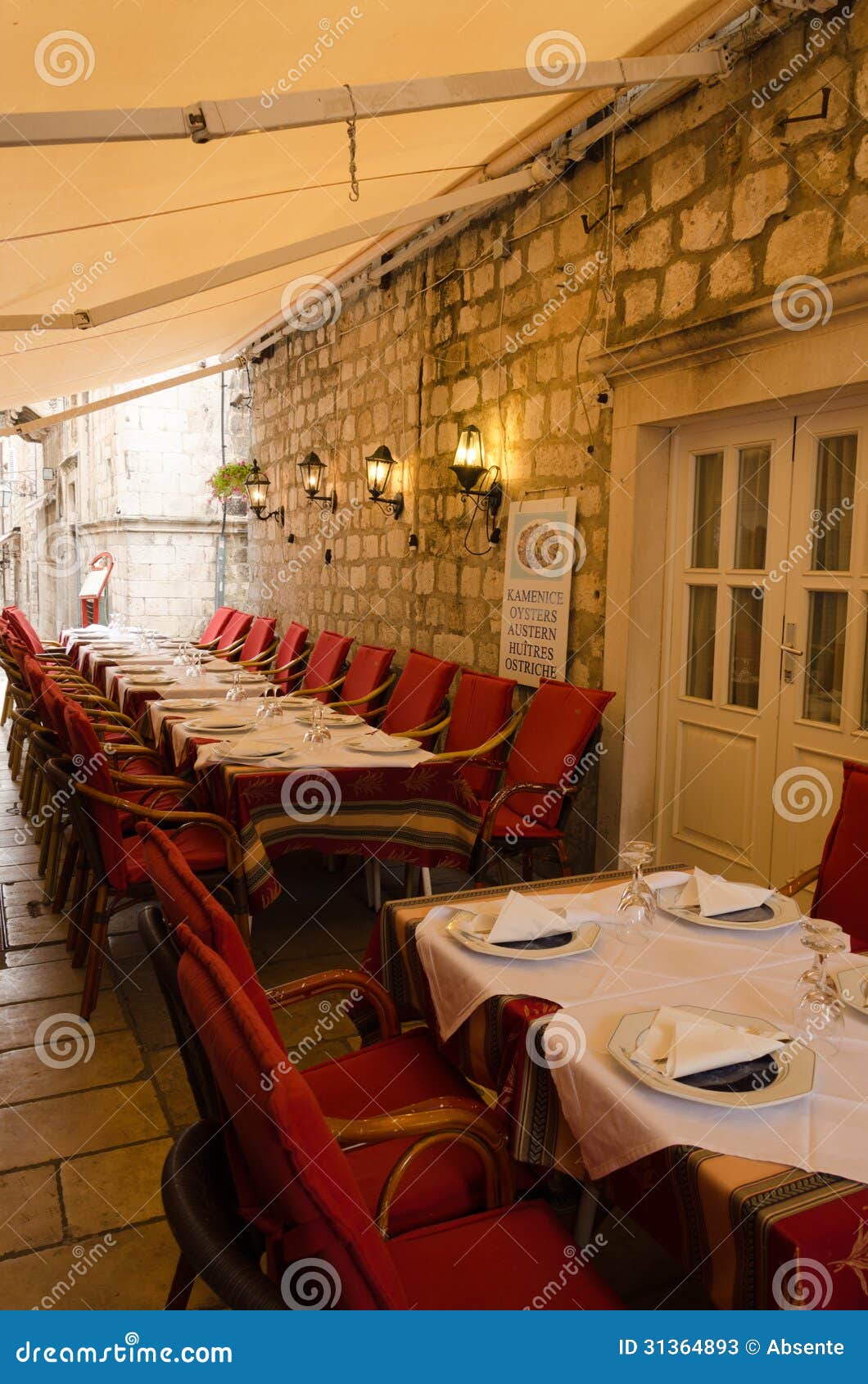 Restaurants De Trottoir, Dubrovnik Photo stock éditorial - Image du ...
