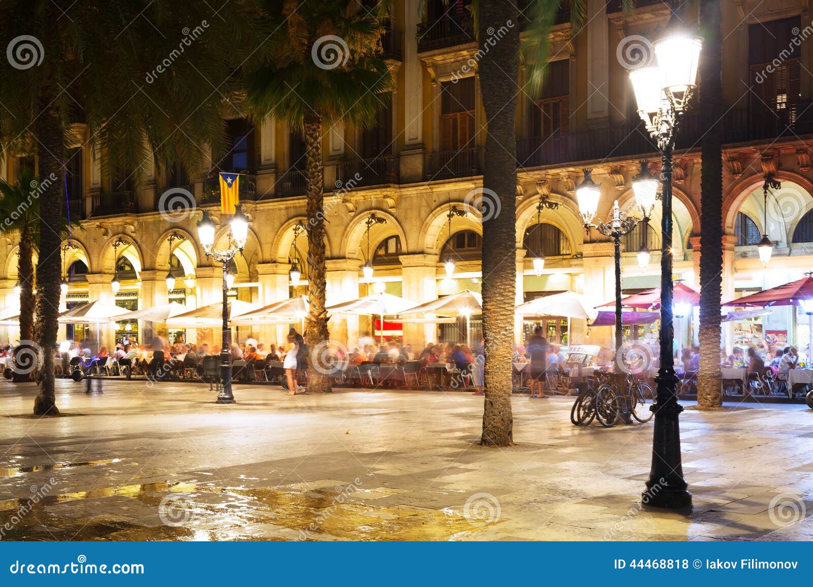 Restaurants at Placa Reial in Barcelona Editorial Stock Photo - Image ...