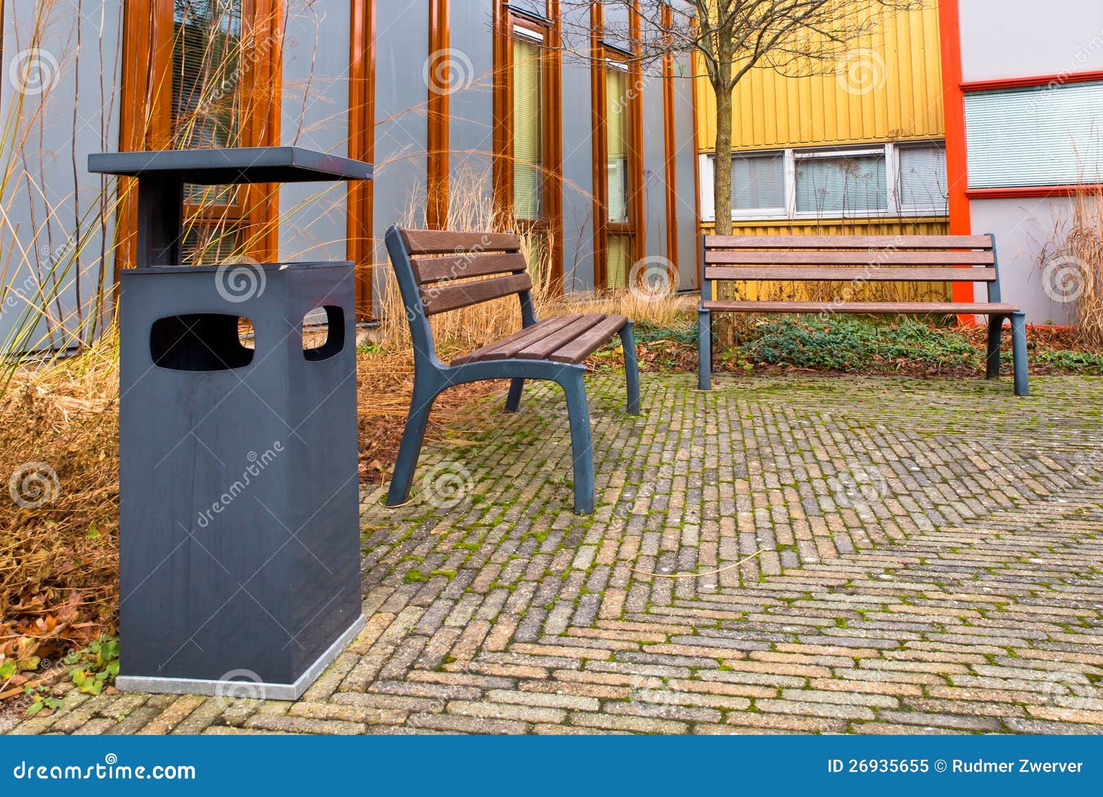Resting area in the garden stock image. Image of autumn - 26935655