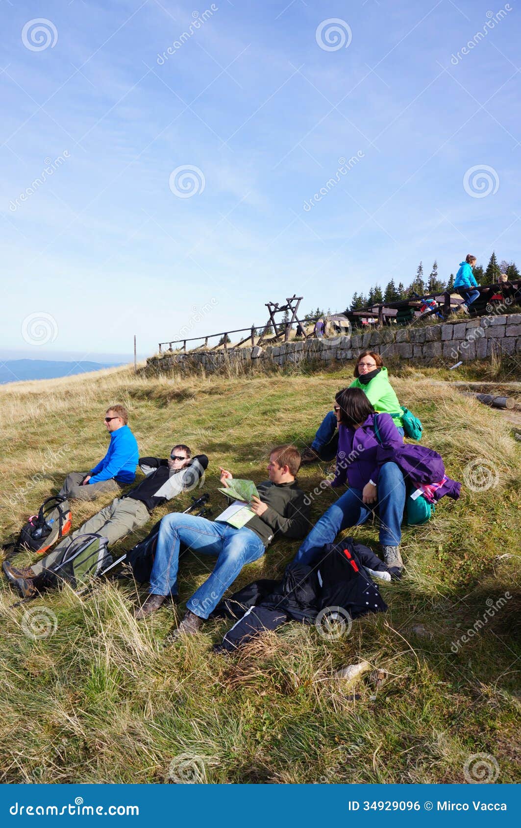 Resting people editorial photo. Image of outdoor, mounatins - 34929096