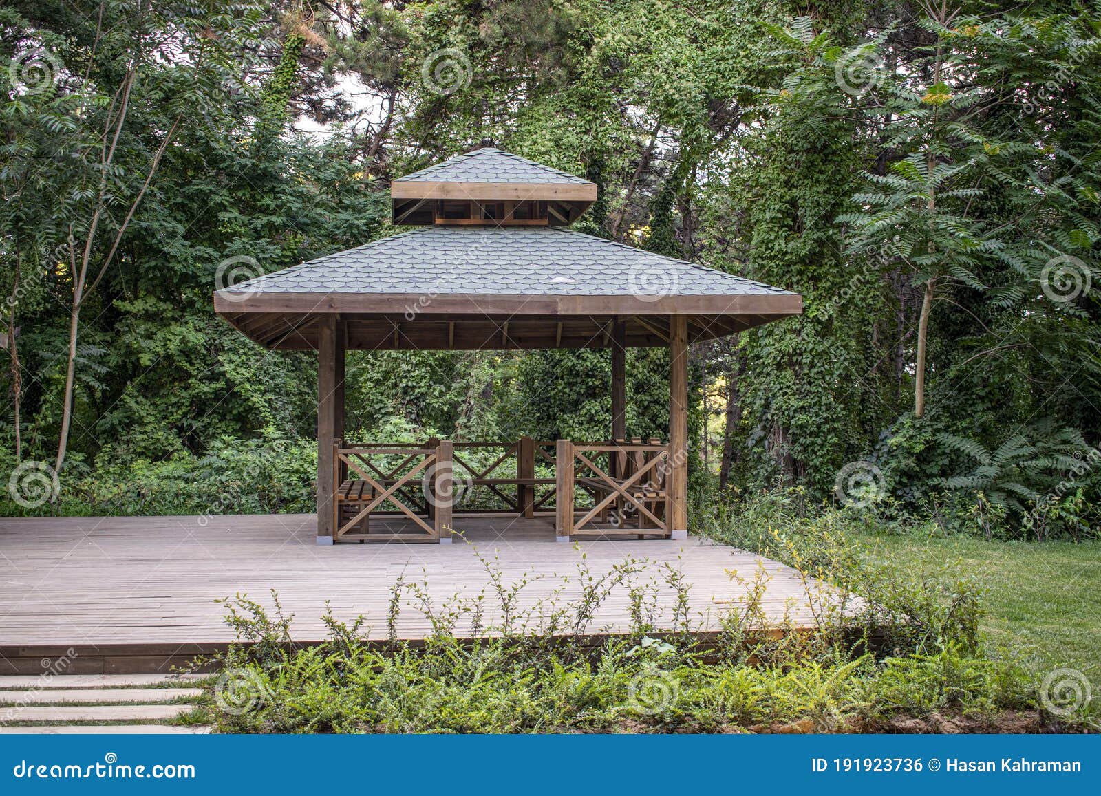 Resting place in the park stock photo. Image of port2 - 191923736