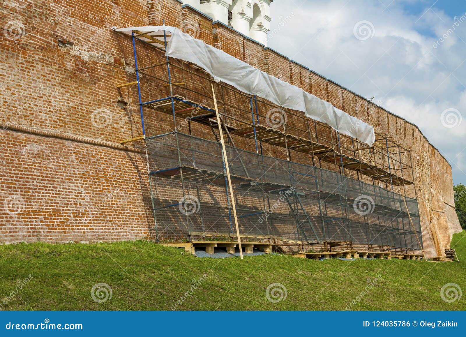 Restoration of Ancient Walls Stock Photo - Image of danger, house ...