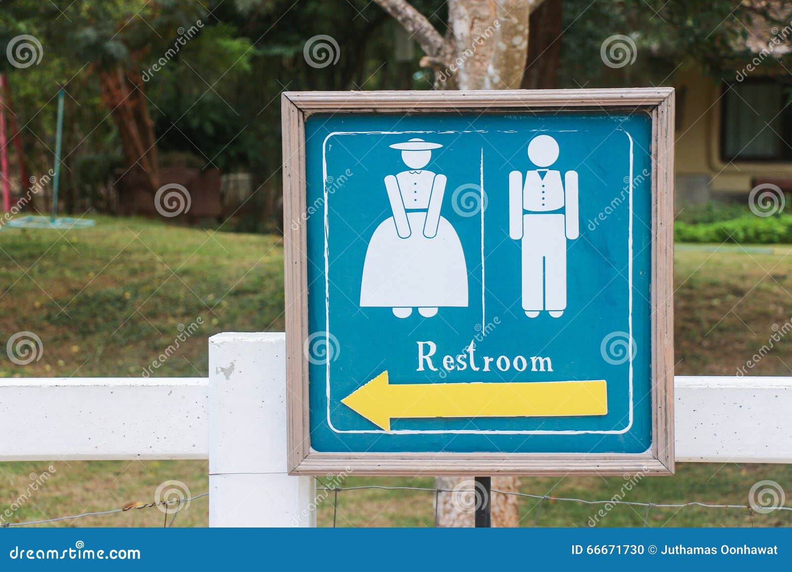 111 Restroom Sign Pointing Arrow Photos - Free & Royalty-Free Stock ...
