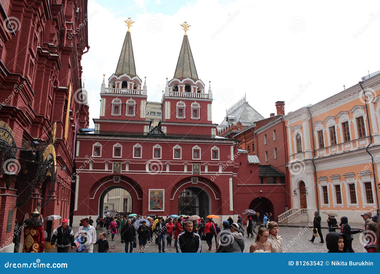 Resurrection Iberian Gate in the Kremlin, Moscow Editorial Photography ...