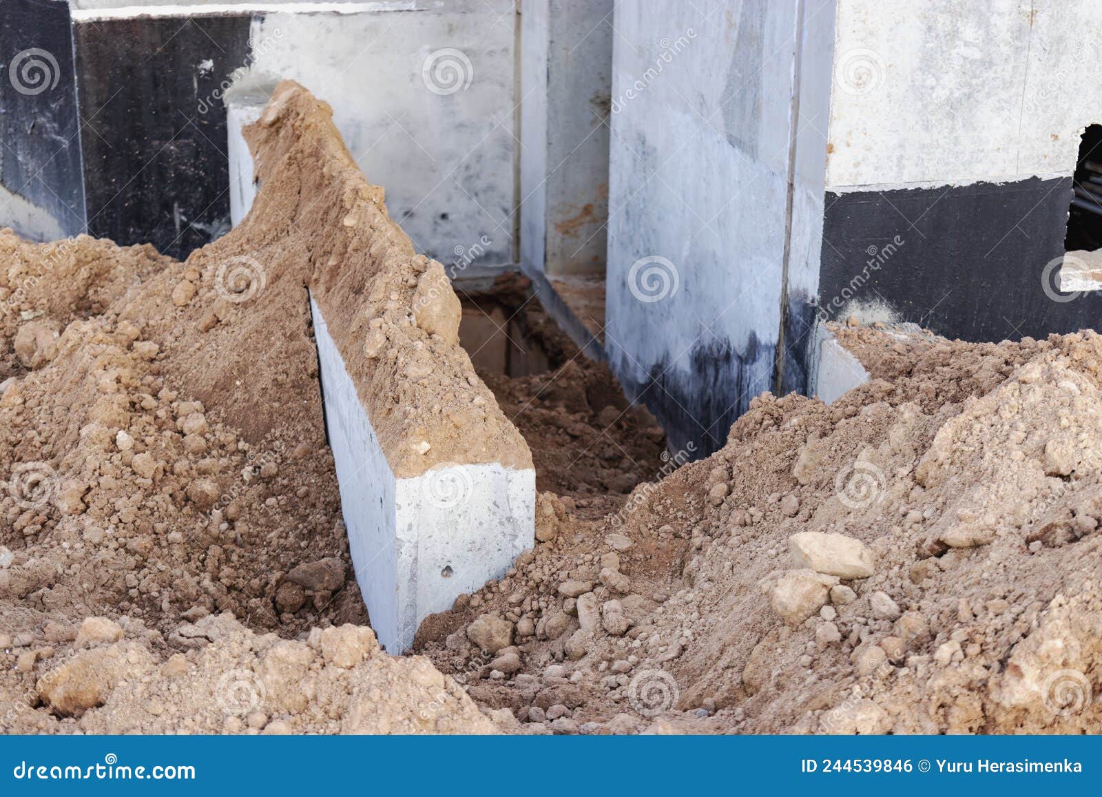 Retaining Wall and Reinforcement Construction from Expanded Clay Blocks ...