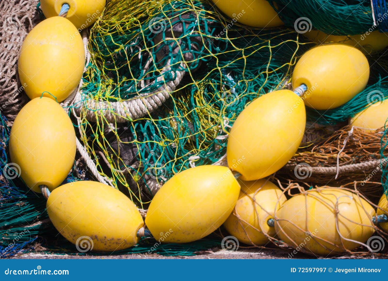 Rete Da Pesca Con I Galleggianti Immagine Stock - Immagine di ...
