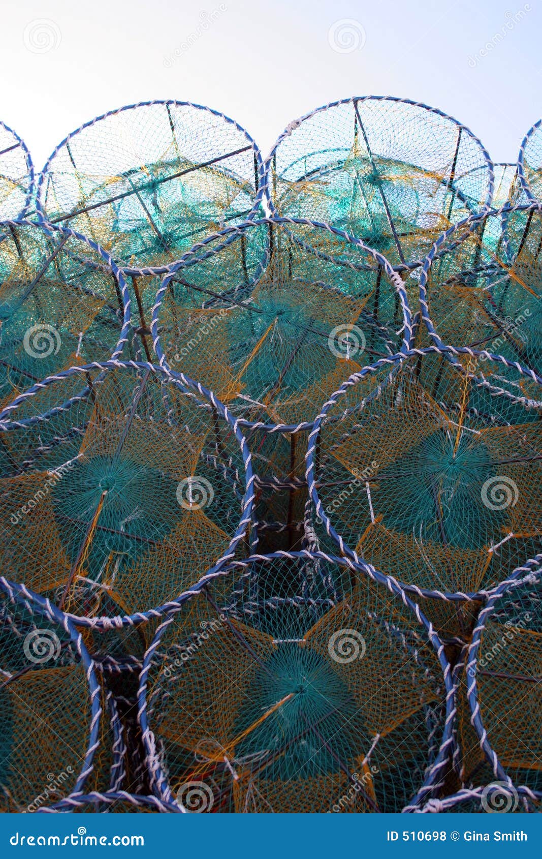 Reti da pesca fotografia stock. Immagine di colorato, mare - 510698