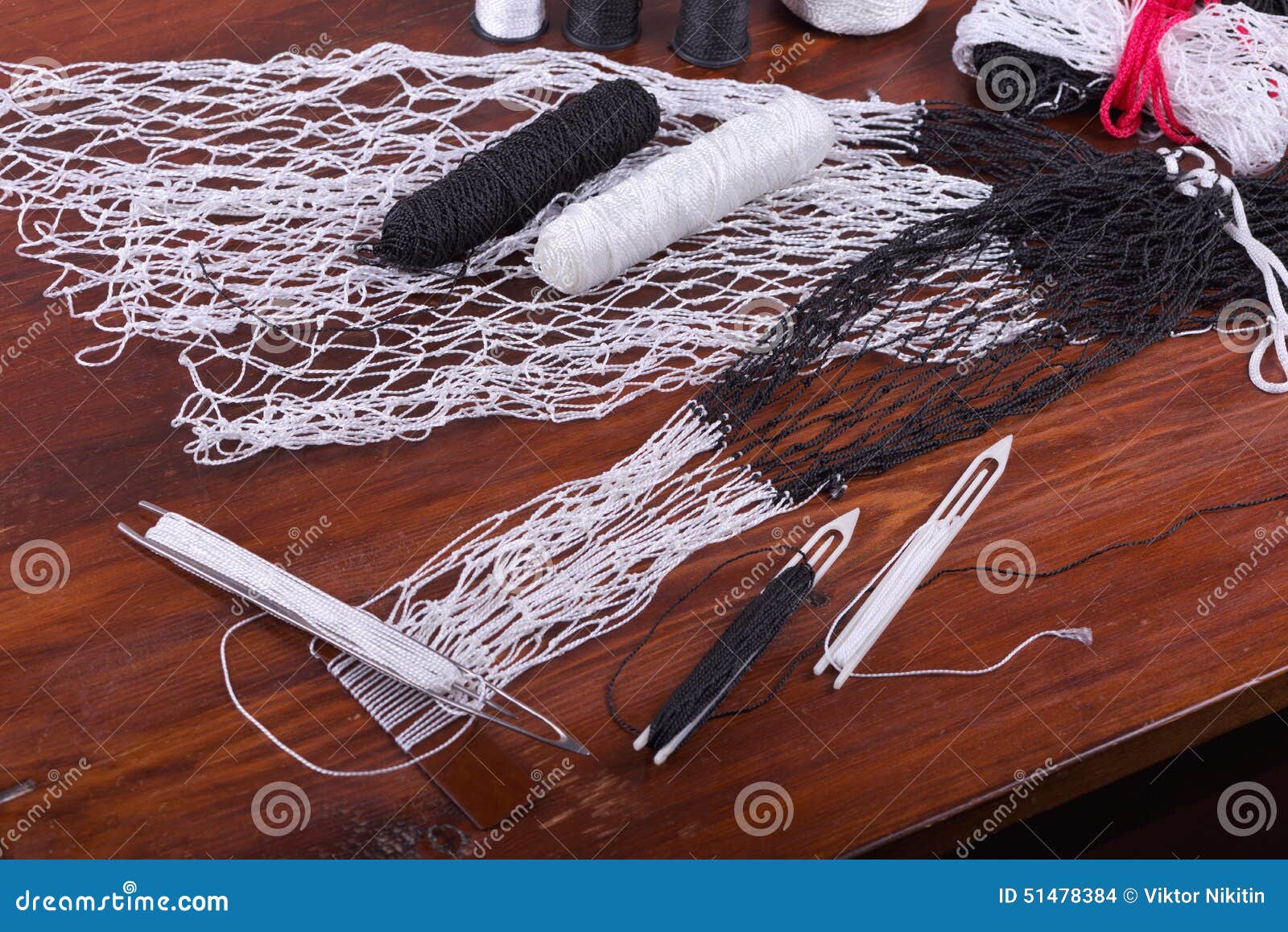 Reti Da Pesca Di Tessitura a Casa Fotografia Stock - Immagine di ...