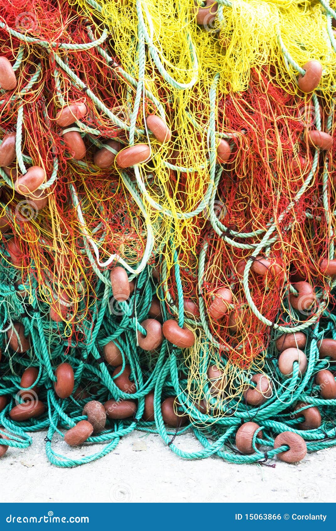 Reti da pesca variopinte fotografia stock. Immagine di colorato - 15063866