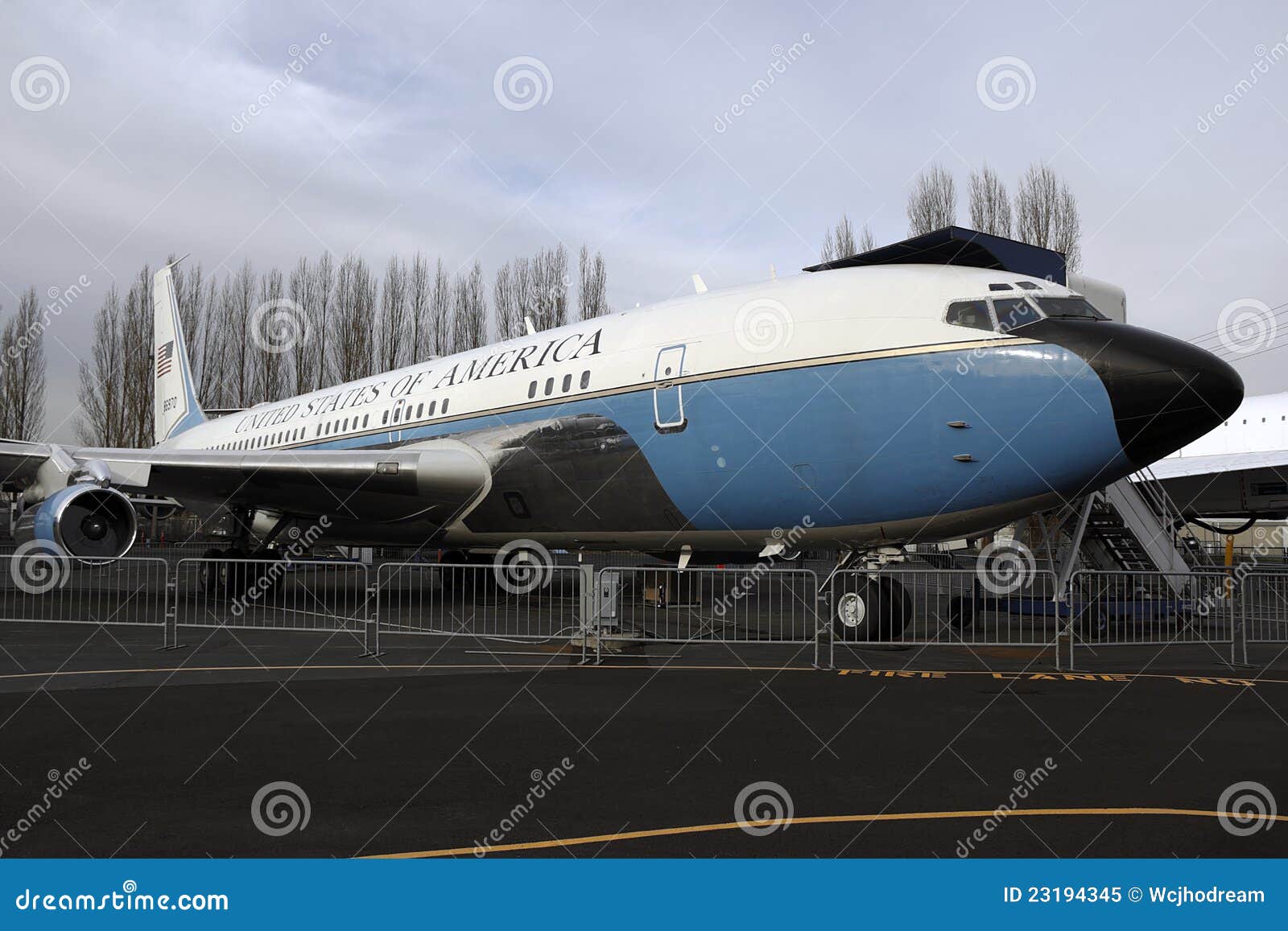 Retired air force one editorial image. Image of wings - 23194345