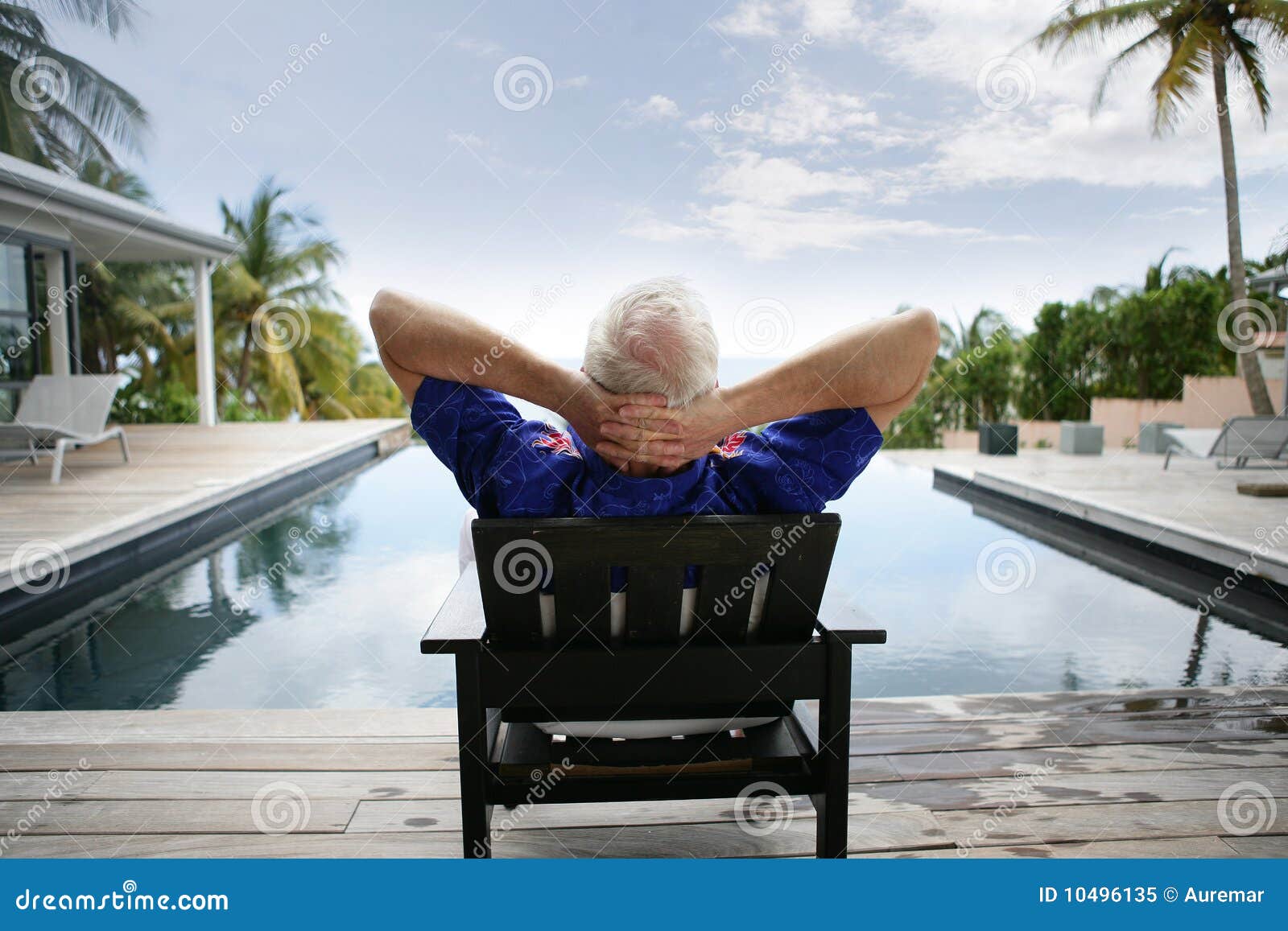 Retiro feliz imagen de archivo. Imagen de ganador, chalet - 10496135