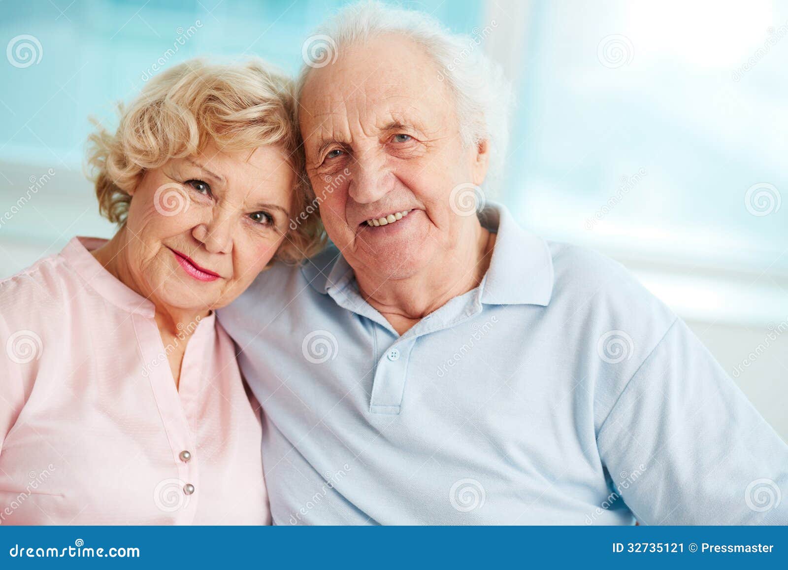 Retiro feliz imagen de archivo. Imagen de mirando, mayor - 32735121