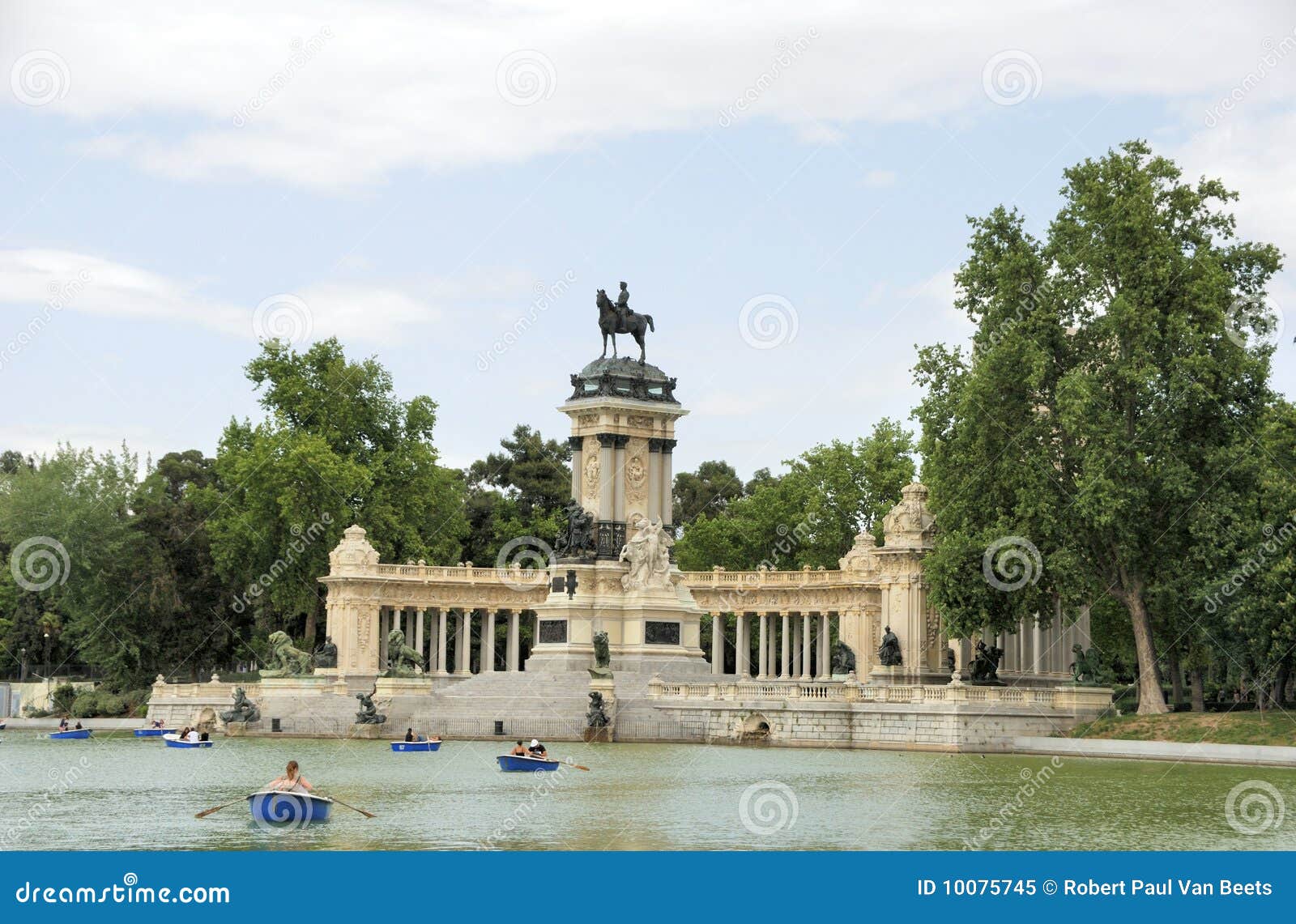 Retiro Park in Madrid, Spain Editorial Image - Image of canoe, iberia ...