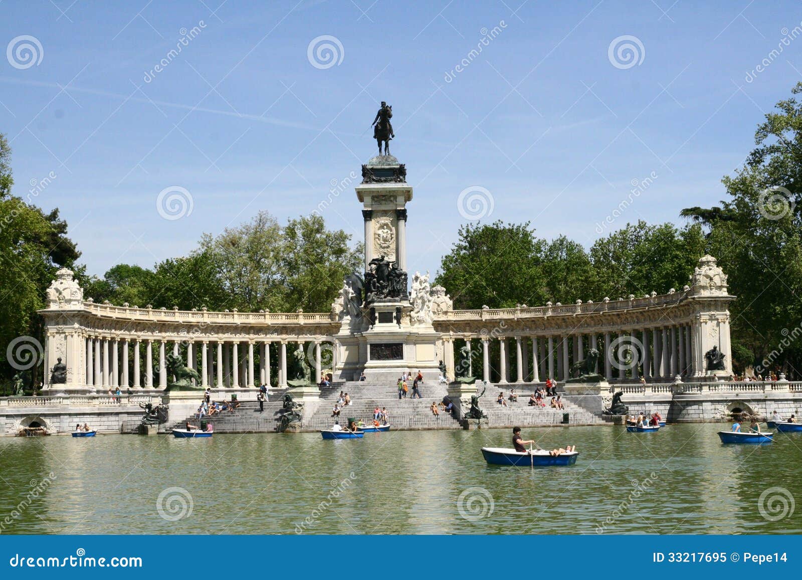 Retiro park in Madrid editorial image. Image of city - 33217695