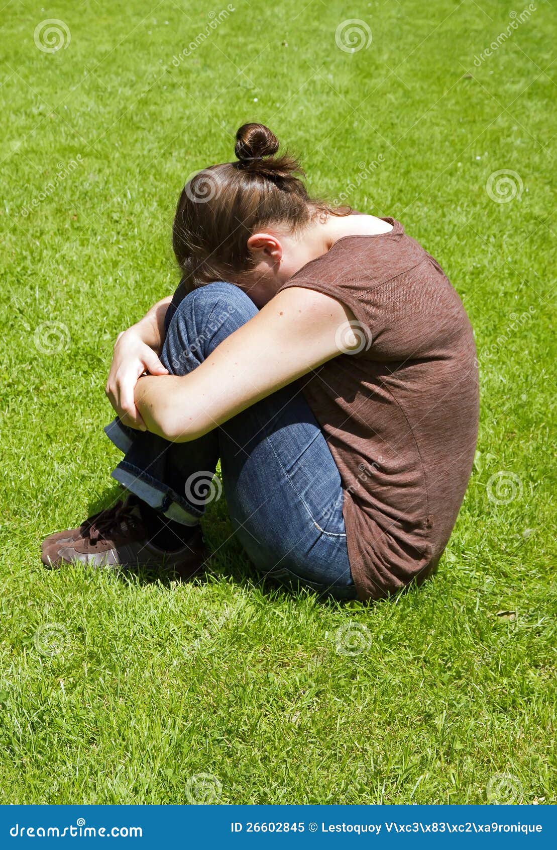 Retrait, position foetale image stock. Image du nature - 26602845