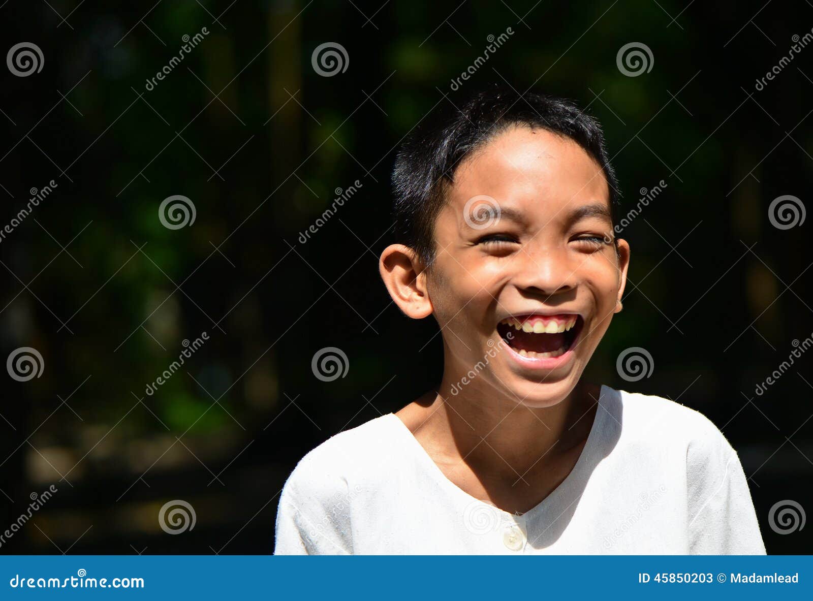 Retrato Asiático Do Riso Do Menino Imagem de Stock - Imagem de ...