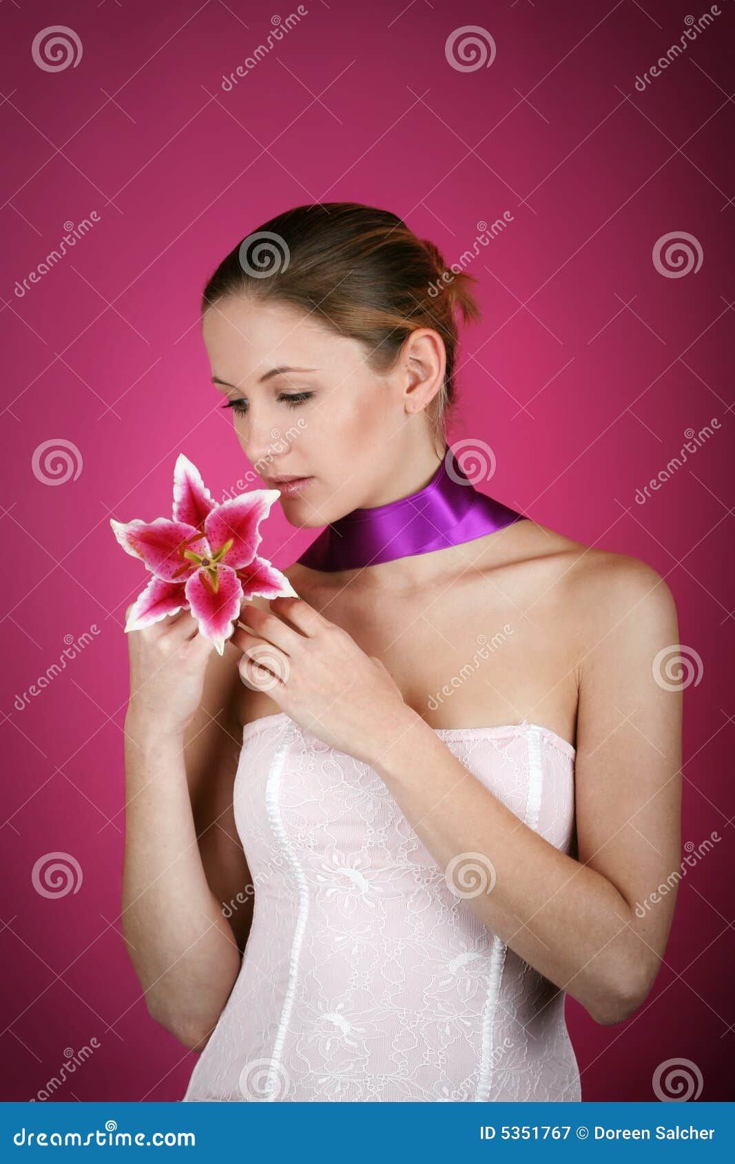Retrato Da Beleza De Uma Mulher Imagem De Stock Imagem De Pureza