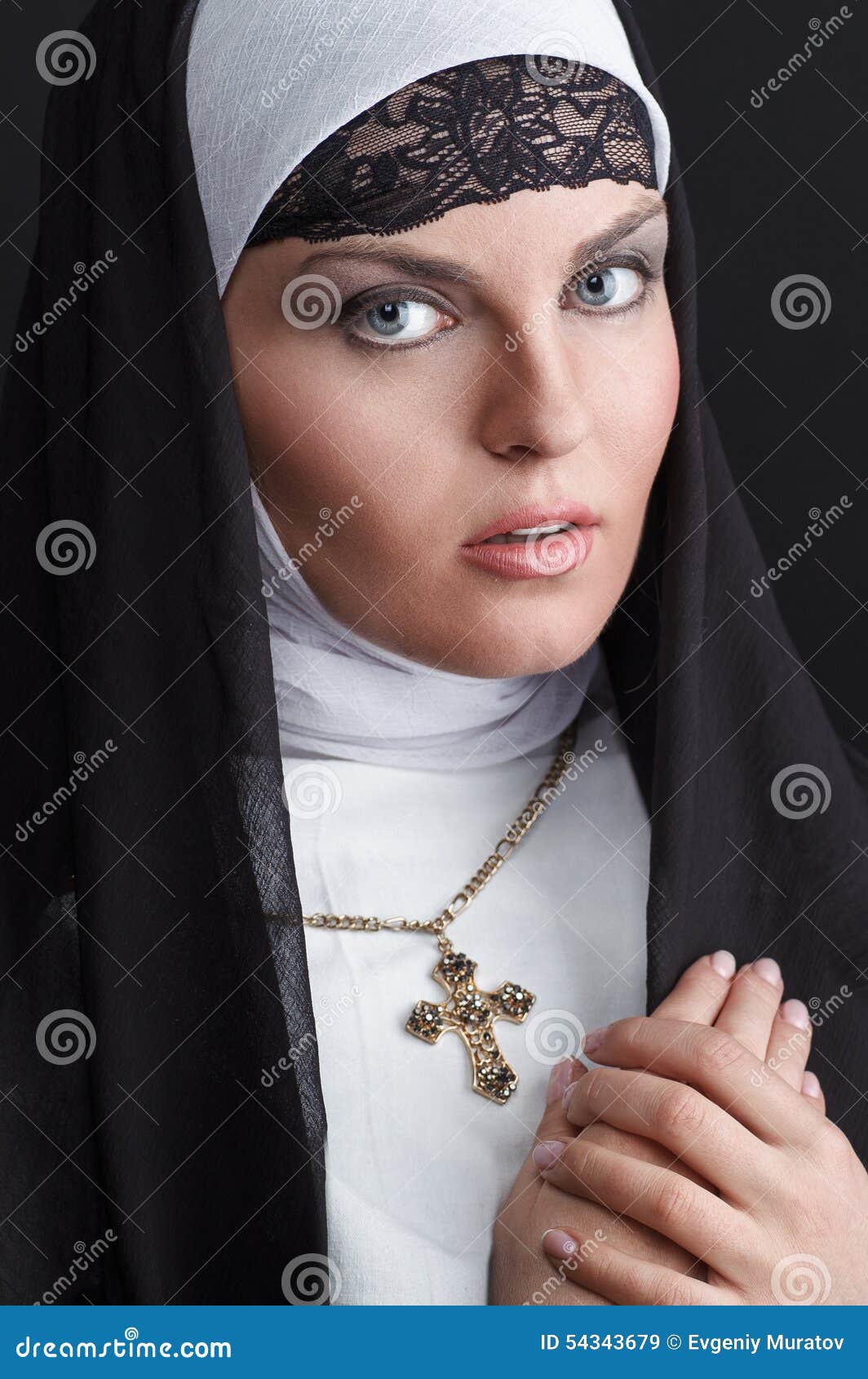 Retrato Da Freira Bonita Nova Imagem de Stock - Imagem de retrato ...