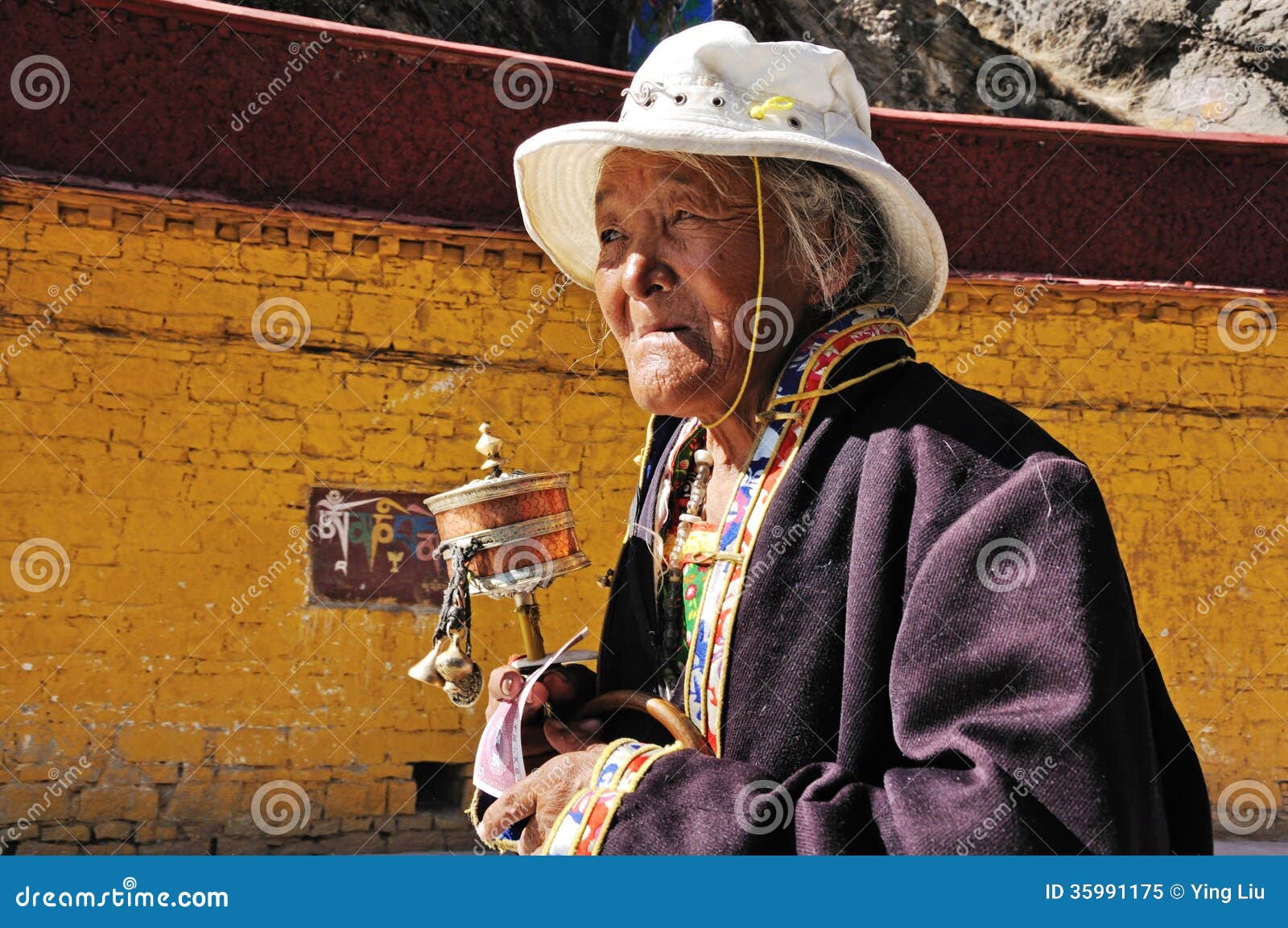 Retrato da mulher tibetana imagem editorial. Imagem de peregrino - 35991175
