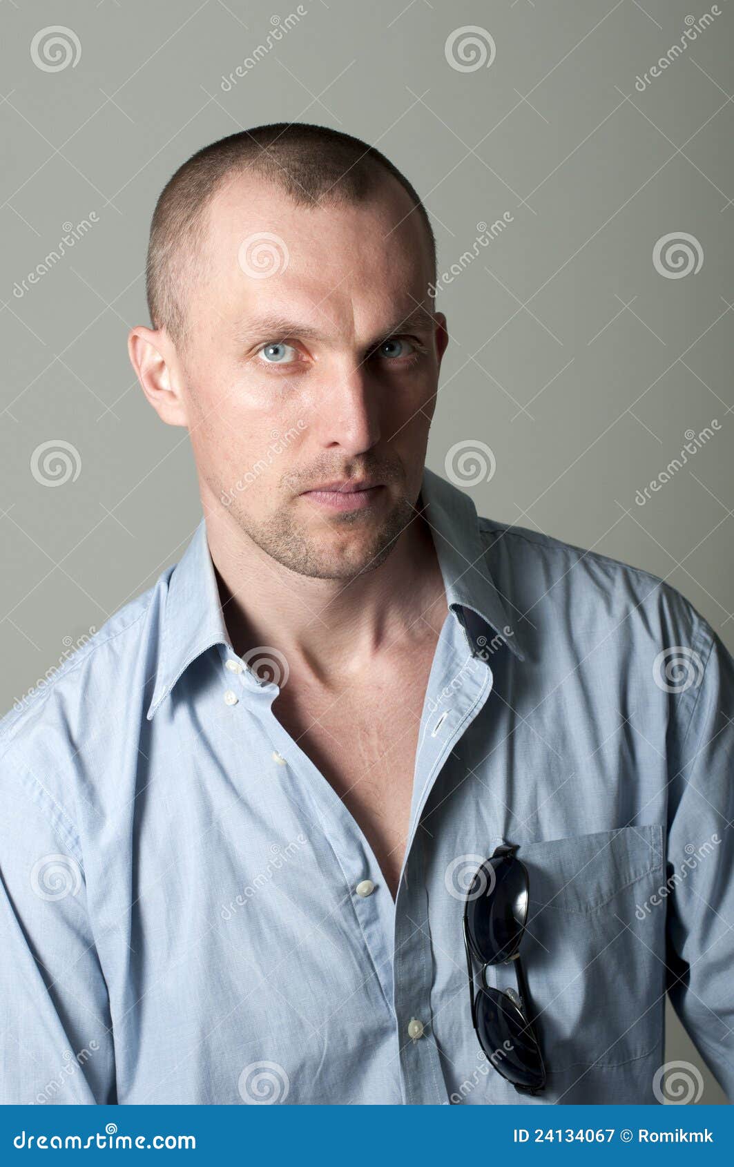 Retrato De Hombres Jovenes Serios Imagen de archivo - Imagen de lindo ...