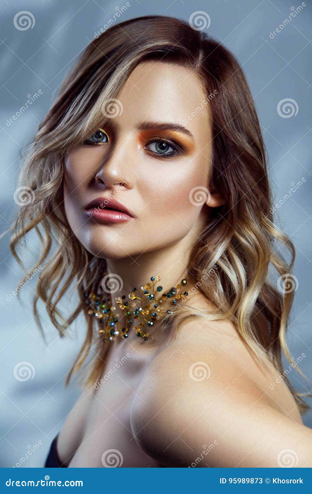 Retrato De La Belleza Del Modelo De Moda Hermoso Con Maquillaje El